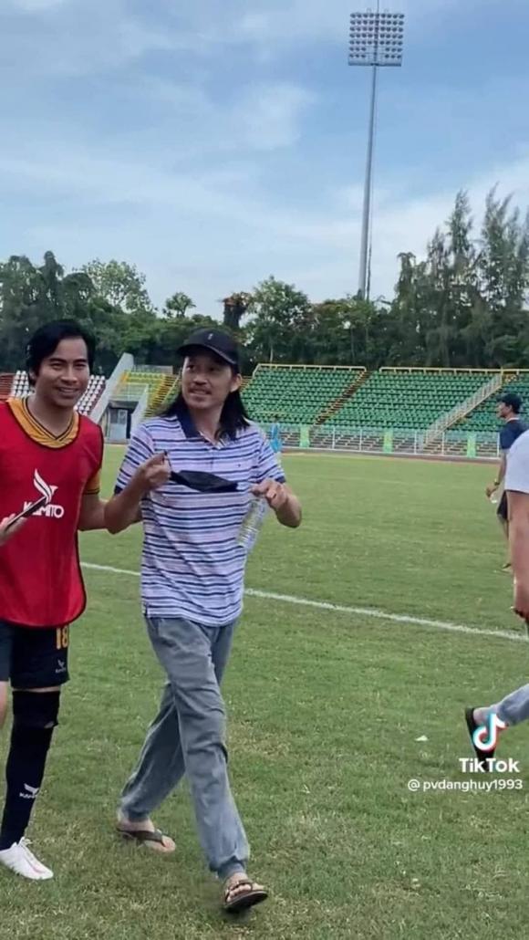 Cận mặt danh hài Hoài Linh sau thời gian ở ẩn: Lộ rõ nét già nua nhưng ...