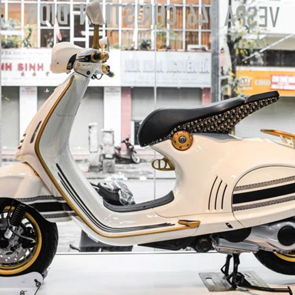 Vespa 946 Christian Dior - Xe tay ga 700 triệu thì đổ xăng đầy bình hết ...