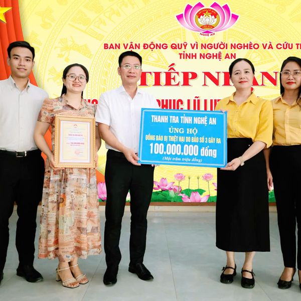 Thanh tra tỉnh Nghệ An ủng hộ người dân vùng lũ 100 triệu đồng